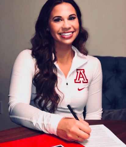 Canadian Breaststroker Faith Knelson Signs NLI With Arizona Wildcats