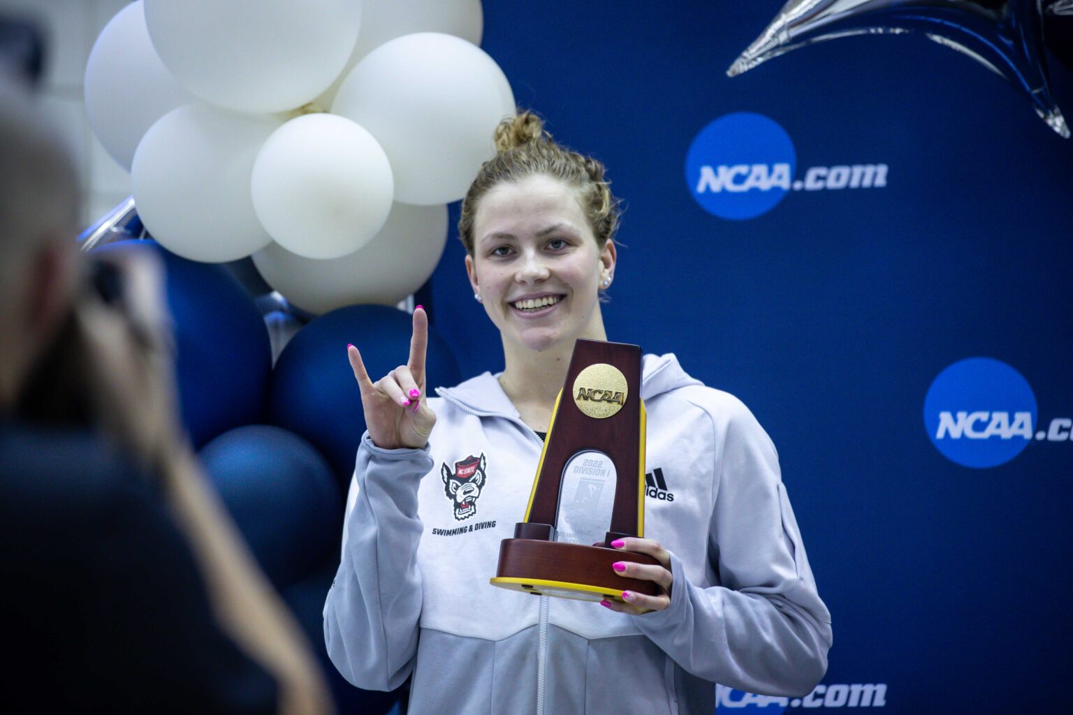 Katharine Berkoff Earns 2nd NCAA Title in 100 Backstroke; Just Like Her Dad