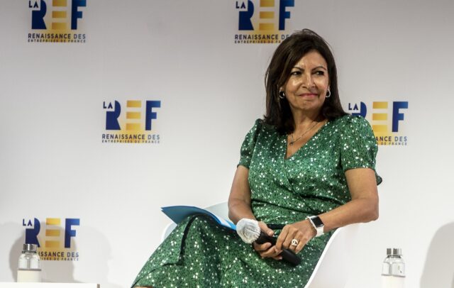 WATCH: Paris Mayor Anne Hidalgo Swims in the Seine Ahead of the Paris ...